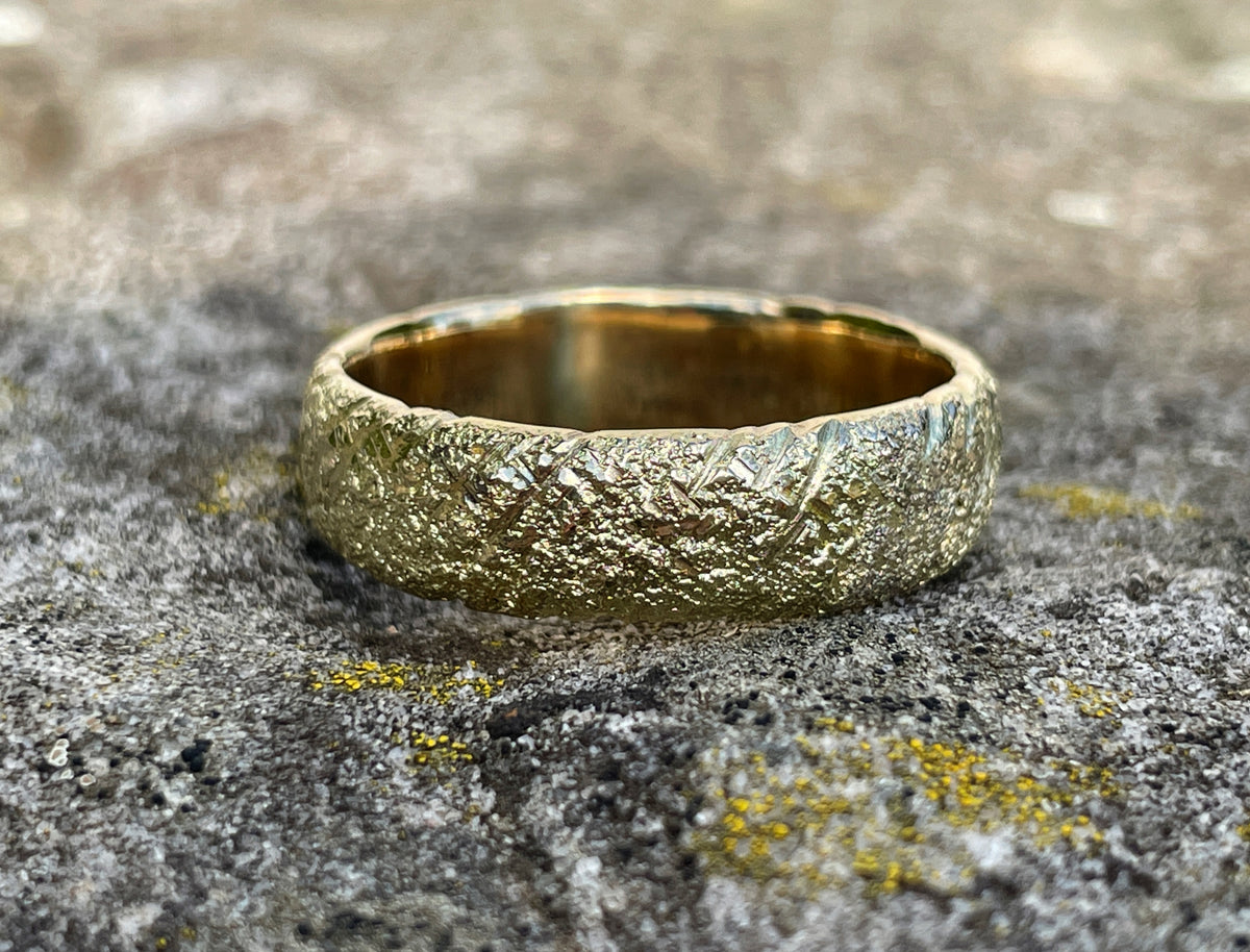 DOMED GOLD STRIKE RING IN 18CT GOLD – Jeanette Dyke